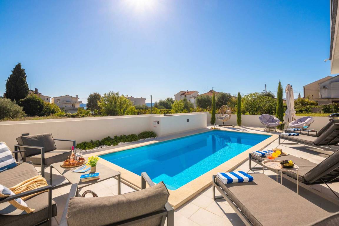 230 M² Villa ∙ 4 Schlafzimmer ∙ 8 Gäste - Split