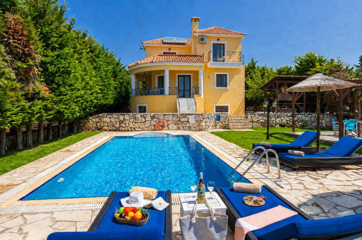 180 M² Villa ∙ 3 Bedrooms ∙ 7 Guests - Cephalonia