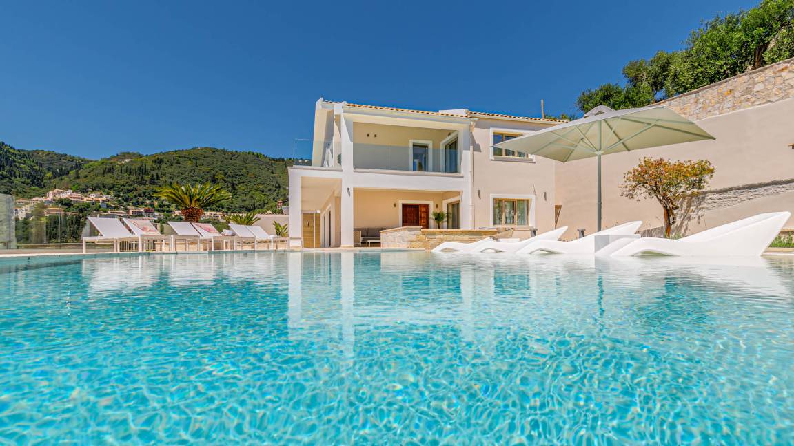 280 M² Villa ∙ 5 Bedrooms ∙ 10 Guests - Ksamil