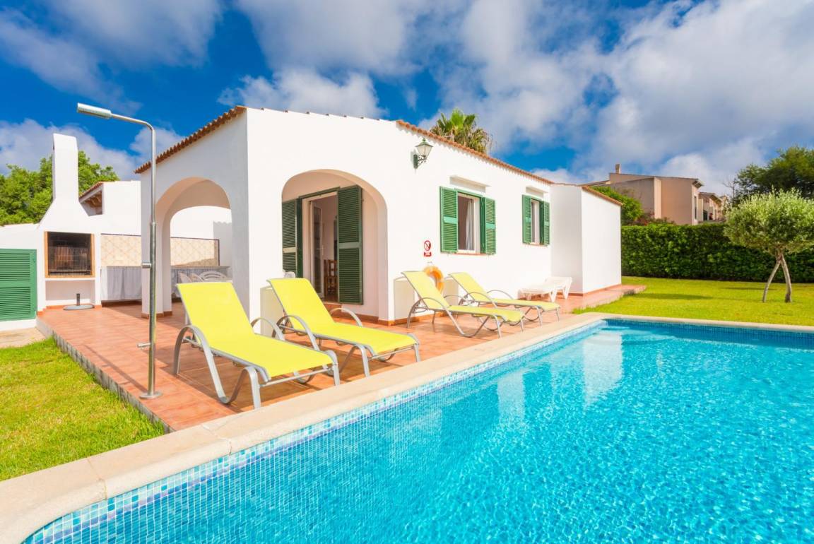 165 M² Villa ∙ 3 Bedrooms ∙ 6 Guests - Cala en Bosc