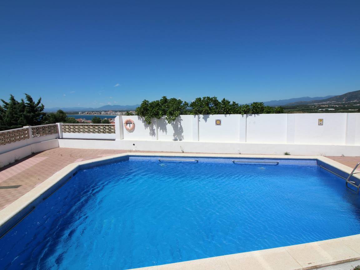 60 M² Apartment ∙ 2 Bedrooms ∙ 4 Guests - Roses