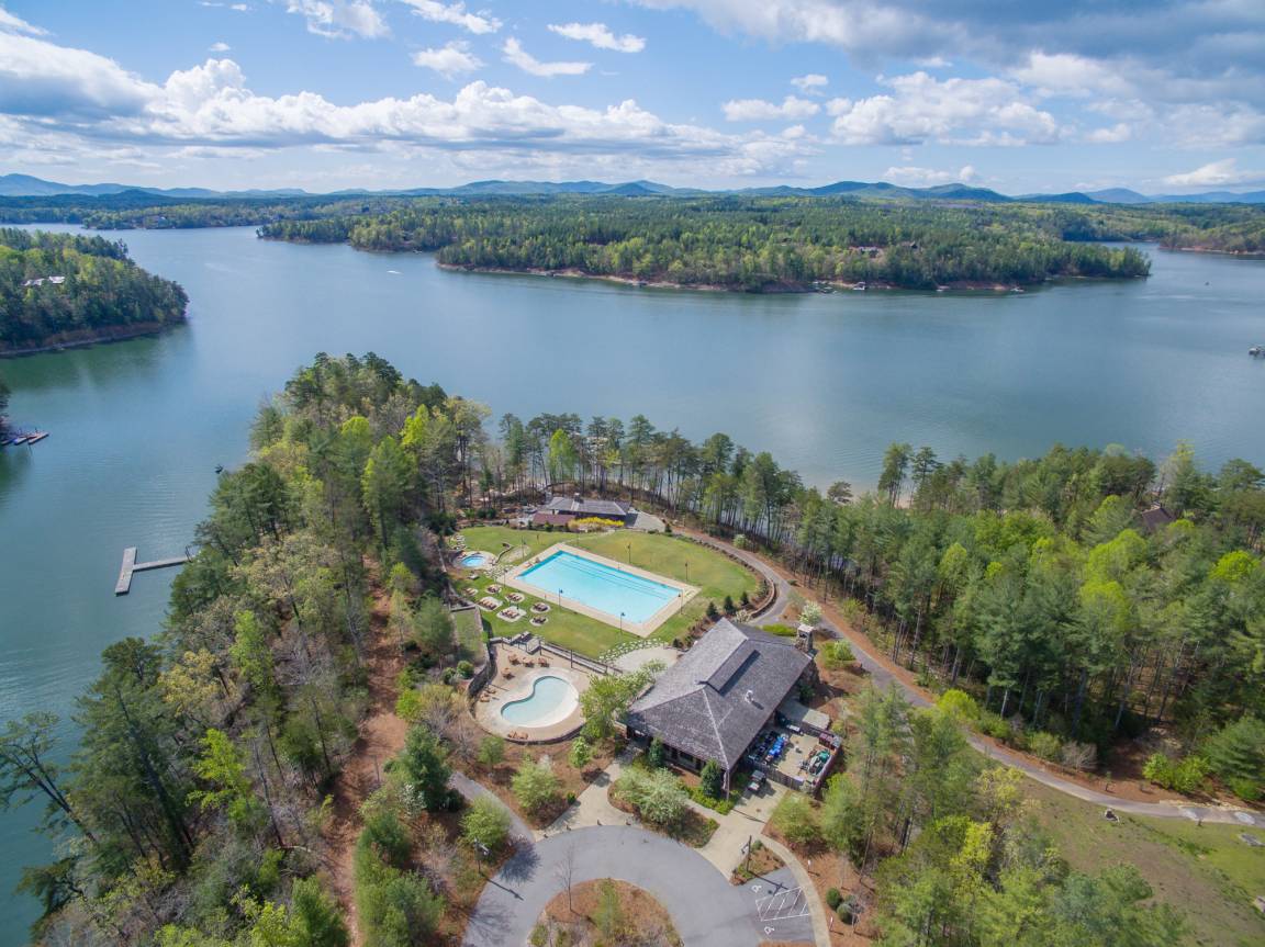 223 M² House ∙ 3 Bedrooms ∙ 6 Guests - Lake James, NC
