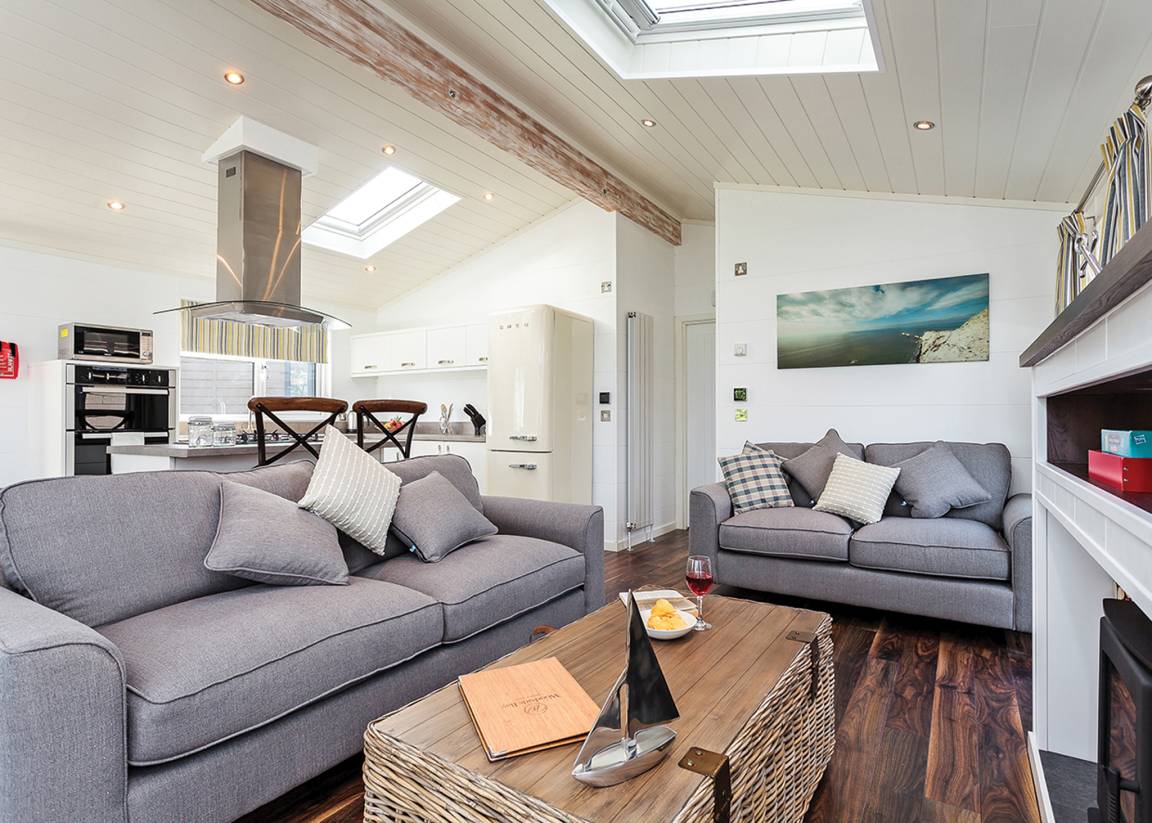 Chalet ∙ 4 Bedrooms ∙ 8 Guests - Portsmouth