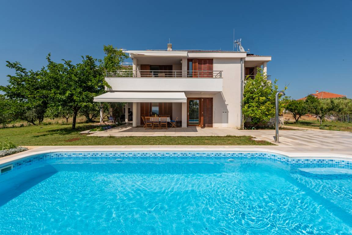 200 M² Villa ∙ 5 Bedrooms ∙ 8 Guests - Privlaka