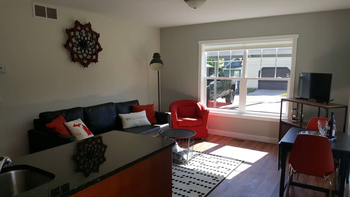 Apartment ∙ 1 Bedroom ∙ 4 Guests - Traverse City, MI