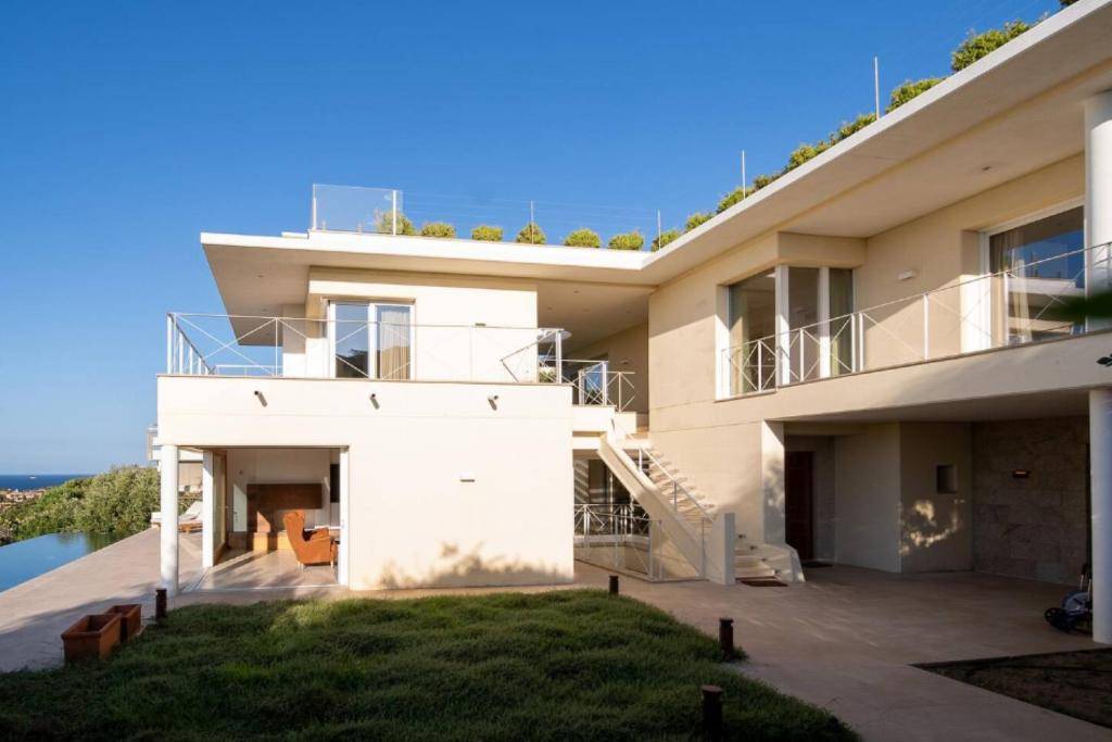 900 M² Villa ∙ 5 Bedrooms ∙ 11 Guests - La Maddalena