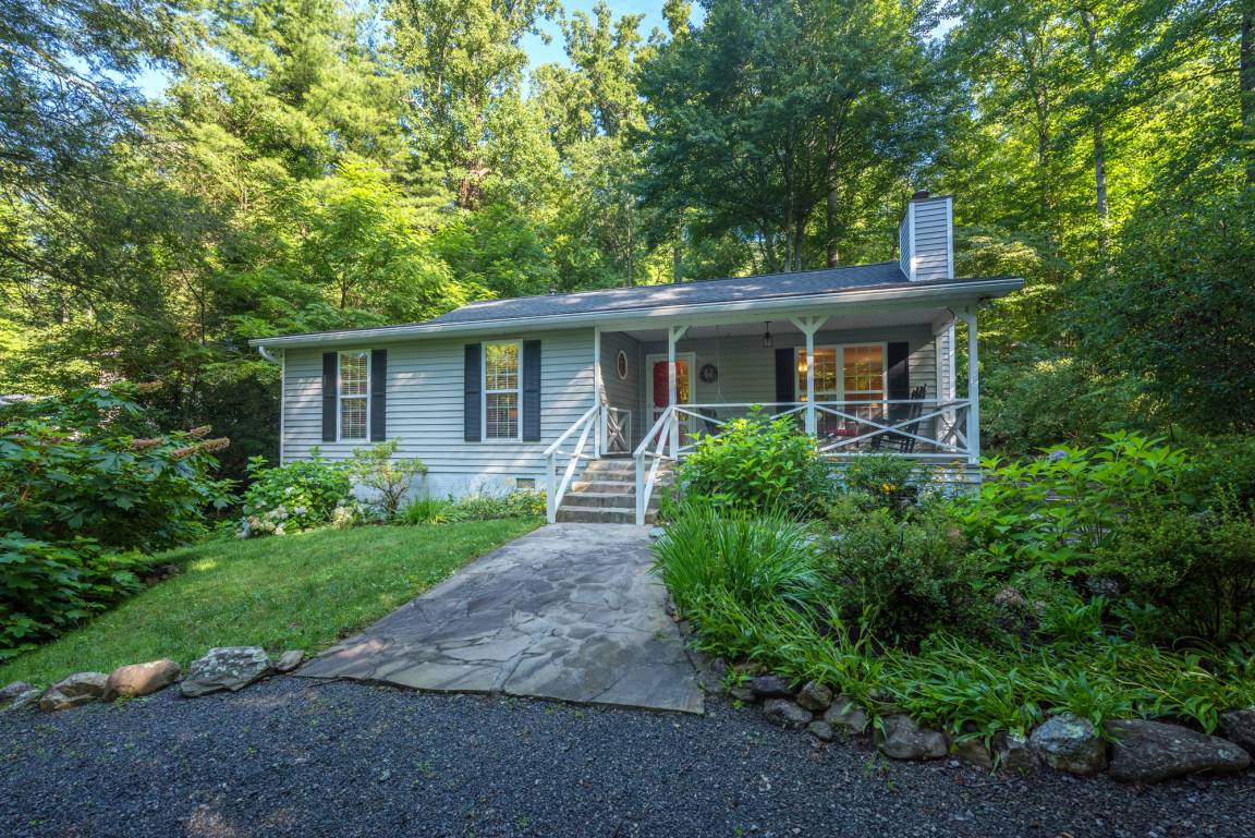 149 M² House ∙ 3 Bedrooms ∙ 8 Guests - Black Mountain, NC