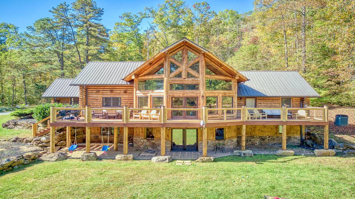 Apartment ∙ 6 Bedrooms ∙ 16 Guests - Sylva, NC