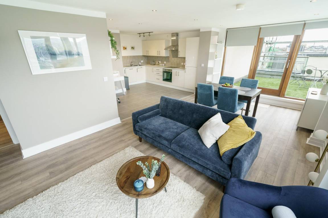 74 M² Apartment ∙ 2 Bedrooms ∙ 4 Guests - Belfast