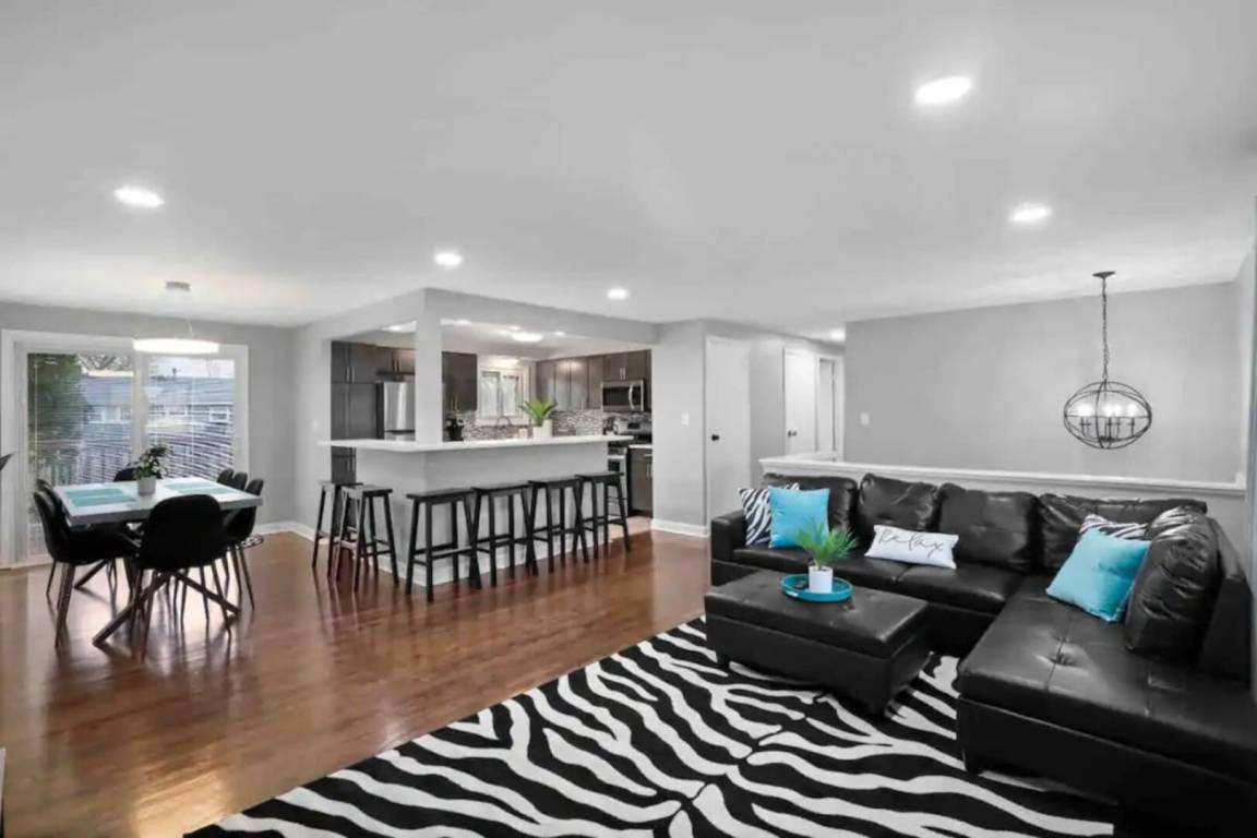 107 M² House ∙ 4 Bedrooms ∙ 7 Guests - Schaumburg