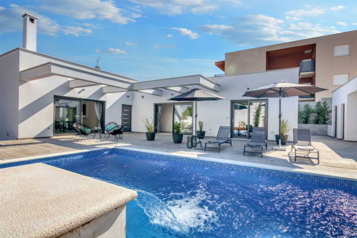 240 M² Villa ∙ 4 Slaapkamers ∙ 8 Gasten - Banjole