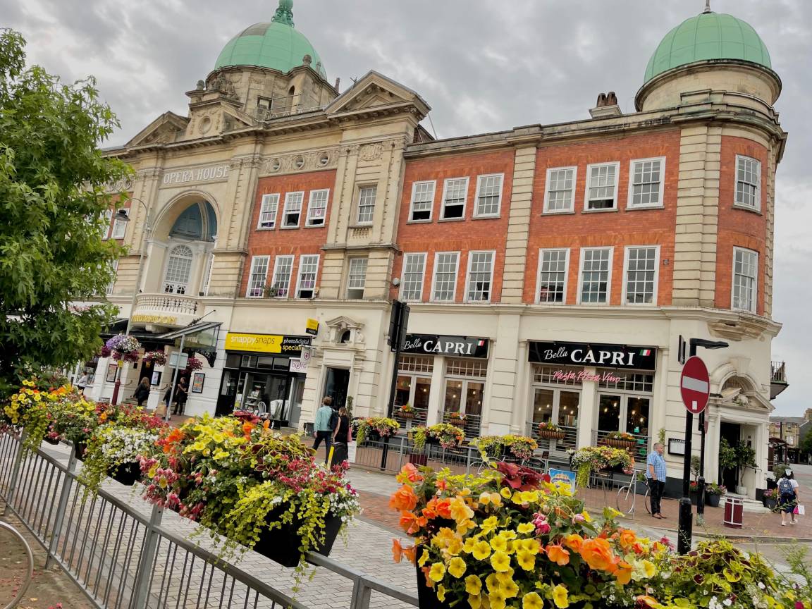 110 M² Apartment ∙ 3 Bedrooms ∙ 9 Guests - Royal Tunbridge Wells