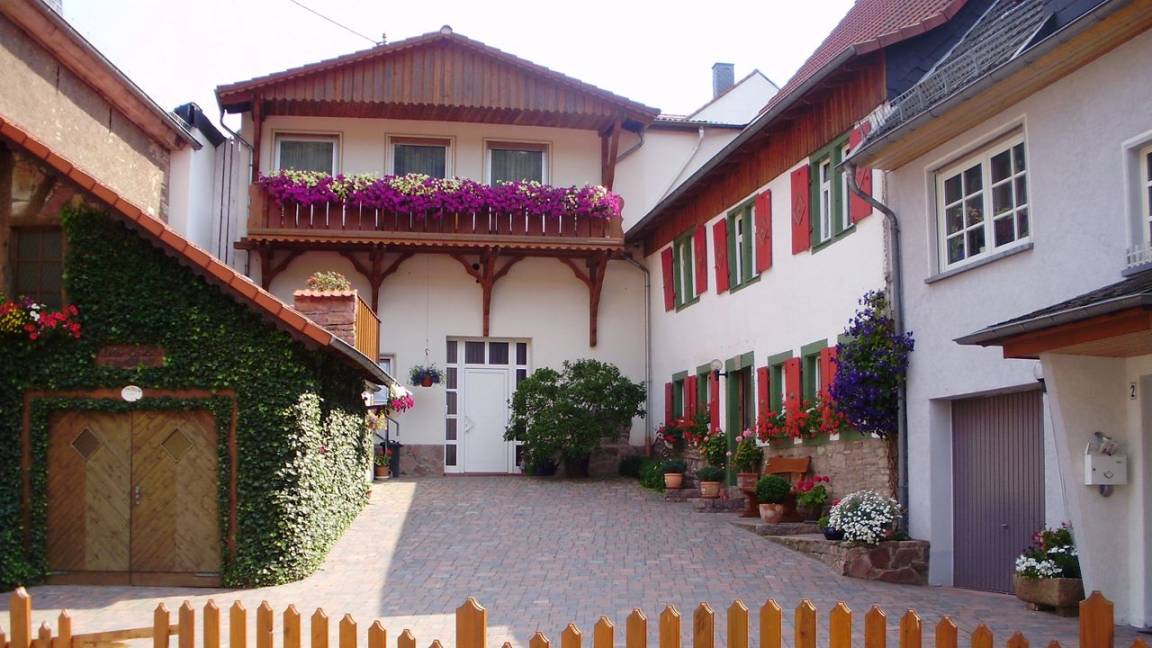 100 M² Ferienhaus ∙ 2 Schlafzimmer ∙ 5 Gäste - Bad Sobernheim