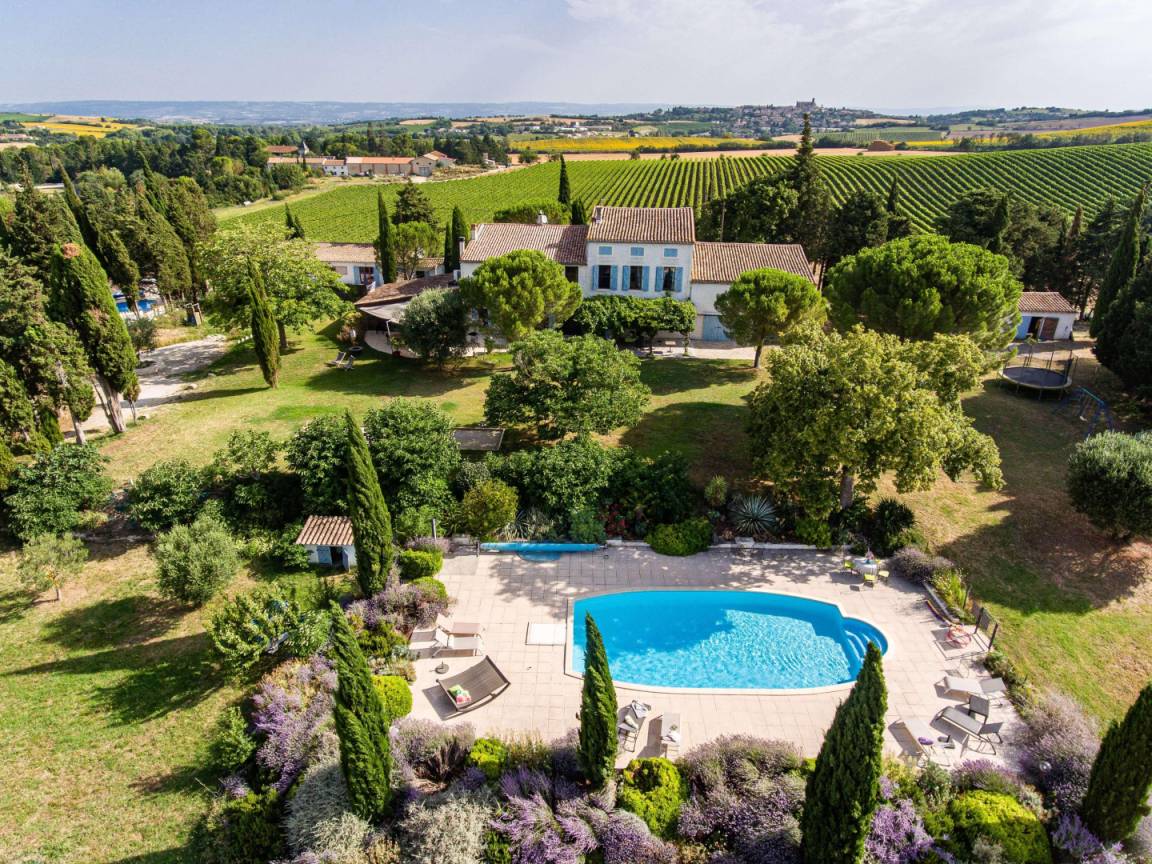 Gîte ∙ 6 Bedrooms ∙ 15 Guests - Bram