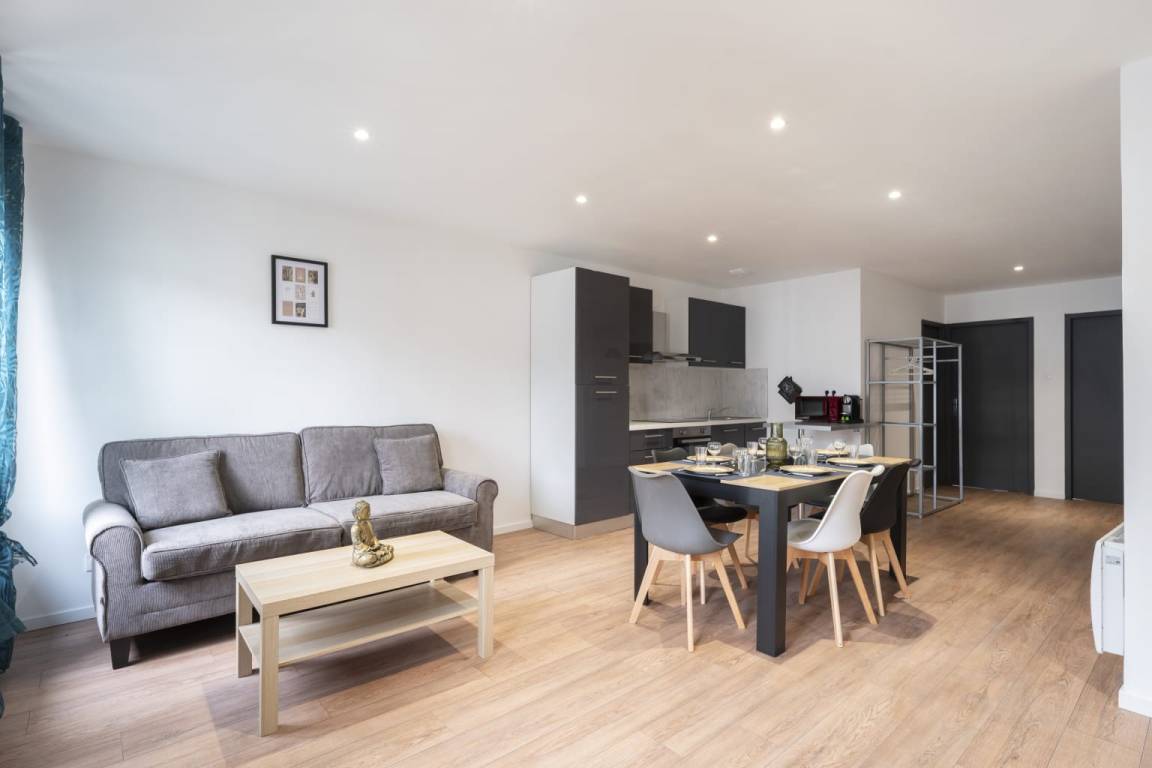 110 M² Apartment ∙ 4 Bedrooms ∙ 8 Guests - Thionville