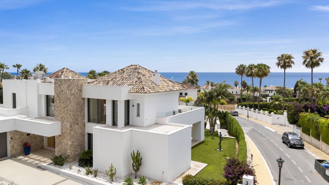 420 M² Villa ∙ 6 Bedrooms ∙ 12 Guests - Marbella