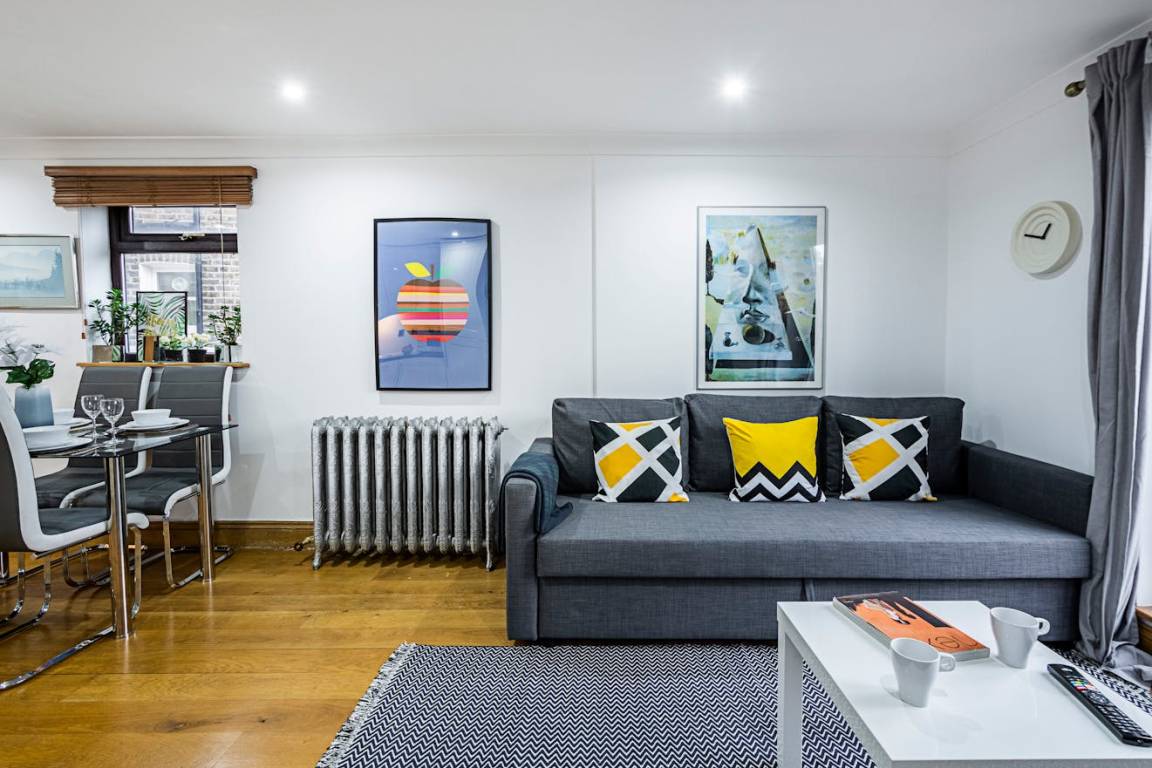 96 M² House ∙ 2 Bedrooms ∙ 5 Guests - Bromley