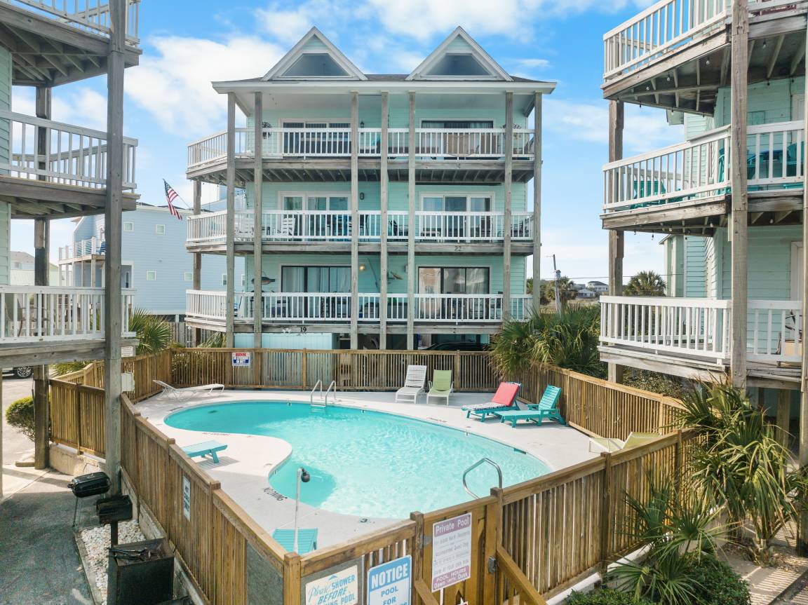 Condo ∙ 2 Bedrooms ∙ 10 Guests - Freeman Park, NC