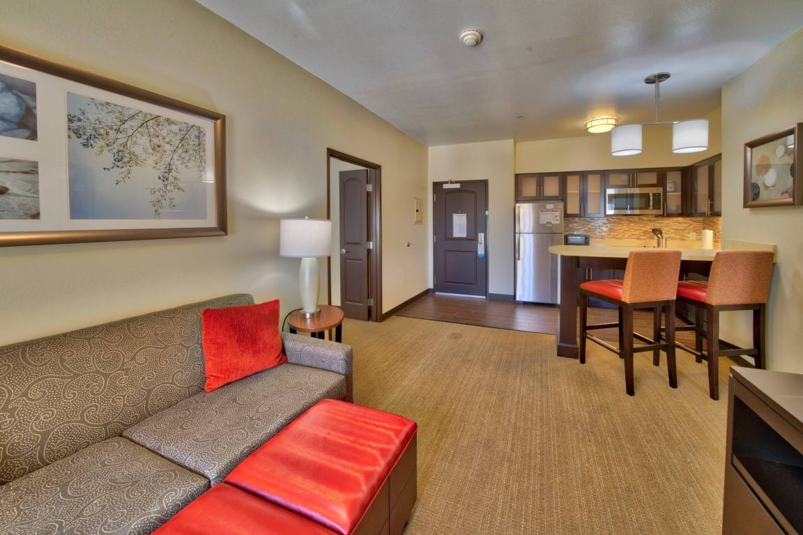 Condo ∙ 2 Bedrooms ∙ 4 Guests - Lubbock, TX