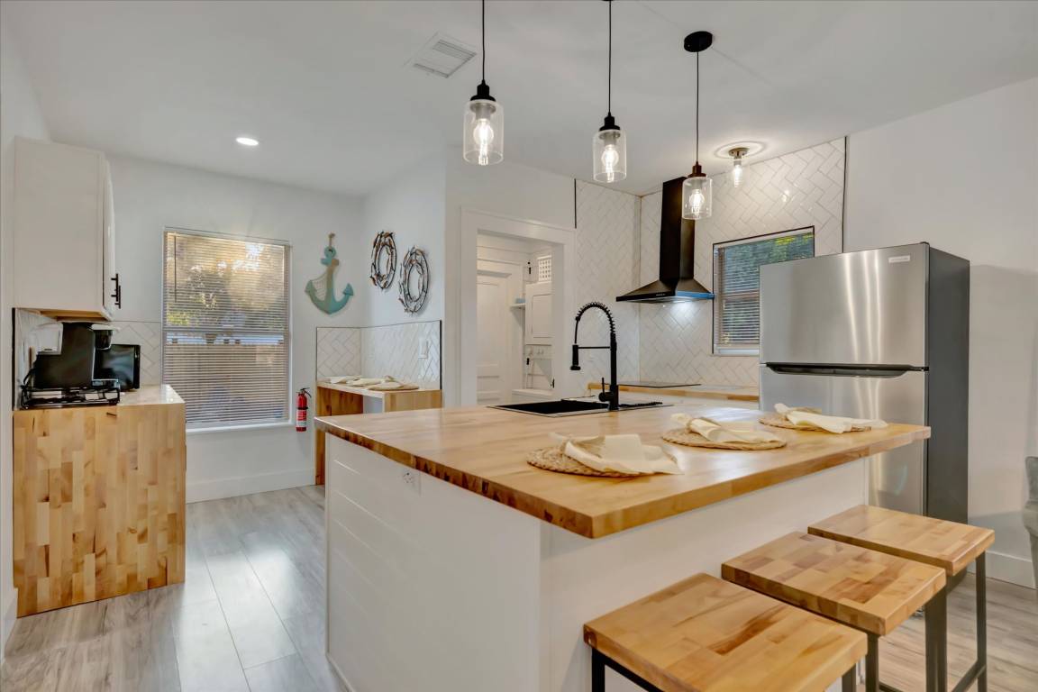 Apartment ∙ 2 Bedrooms ∙ 4 Guests - St. Petersburg, FL