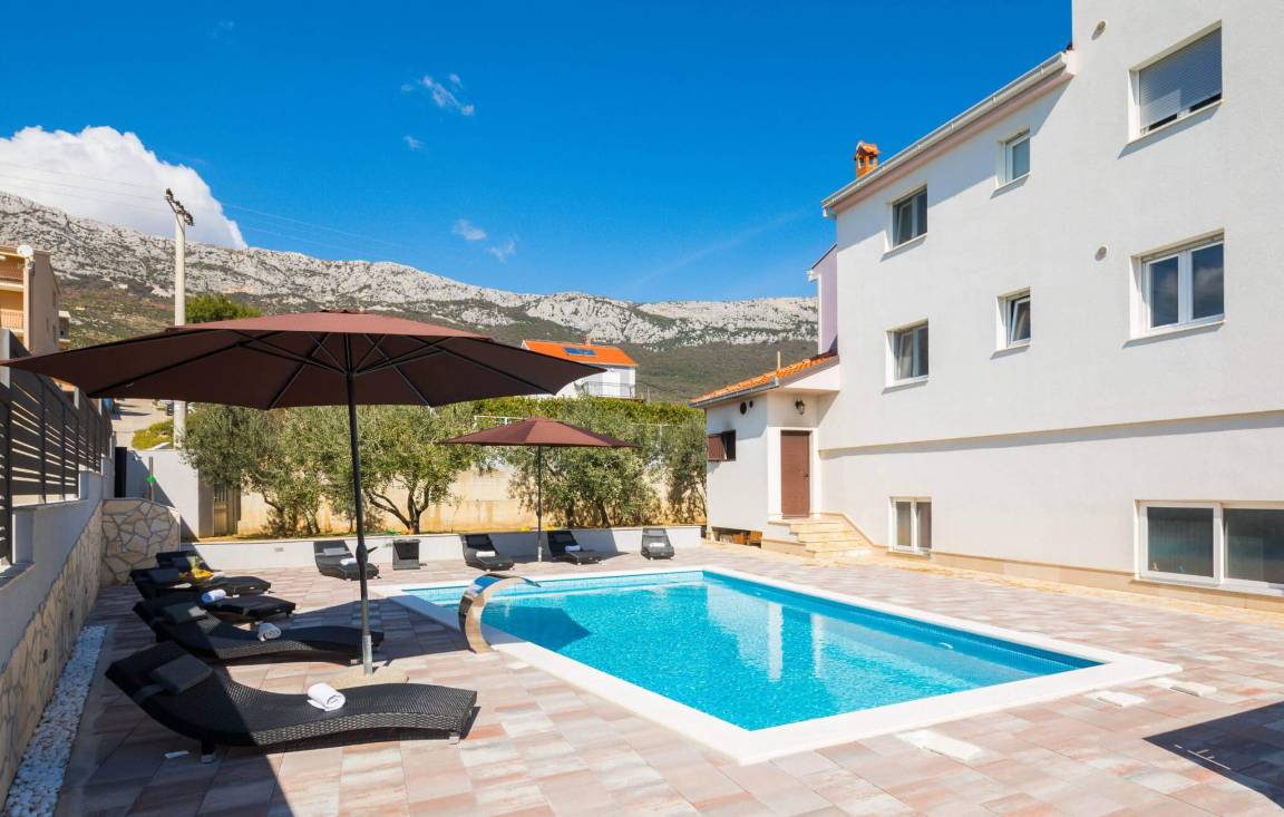 345 M² Ferienhaus ∙ 6 Schlafzimmer ∙ 14 Gäste - Split