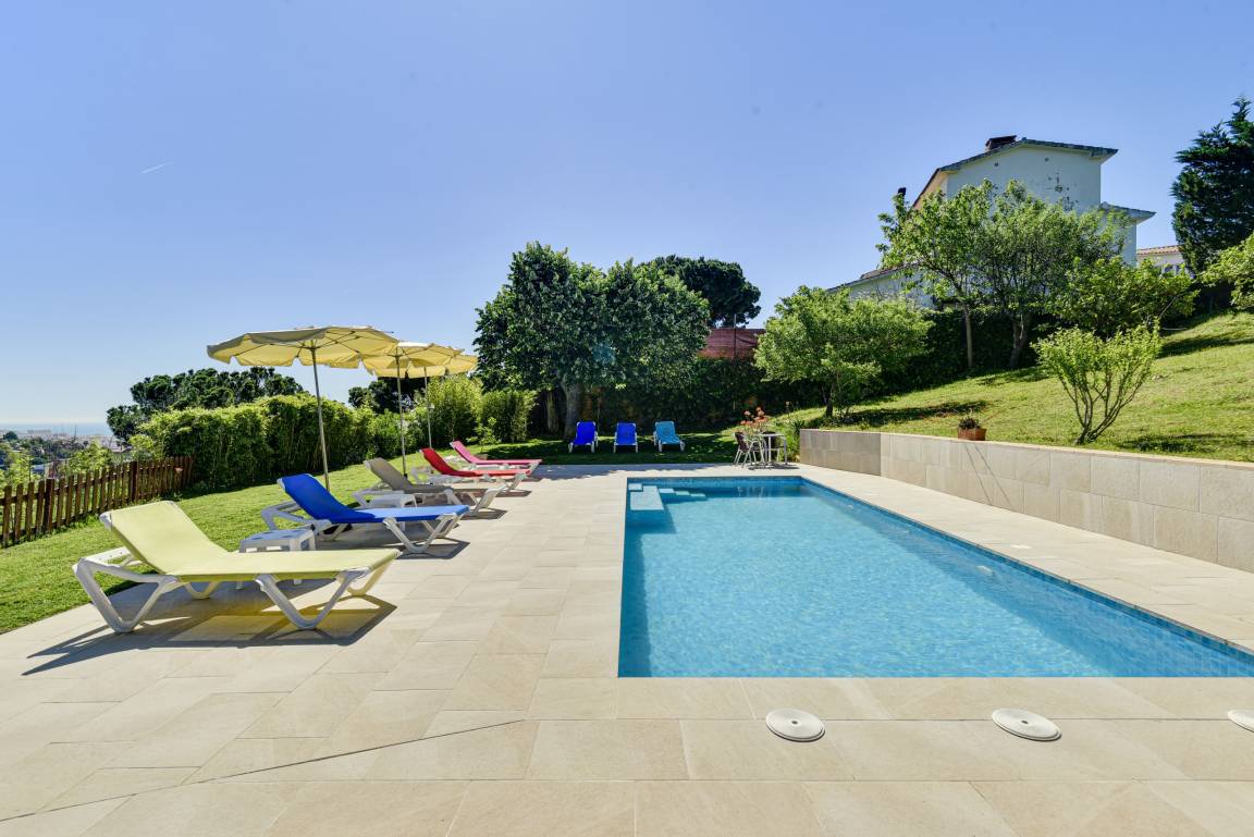 240 M² Vivenda ∙ 6 Quartos ∙ 14 Hóspedes - Calella