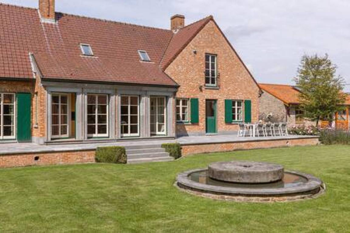 Villa ∙ 5 Slaapkamers ∙ 10 Gasten - Waregem