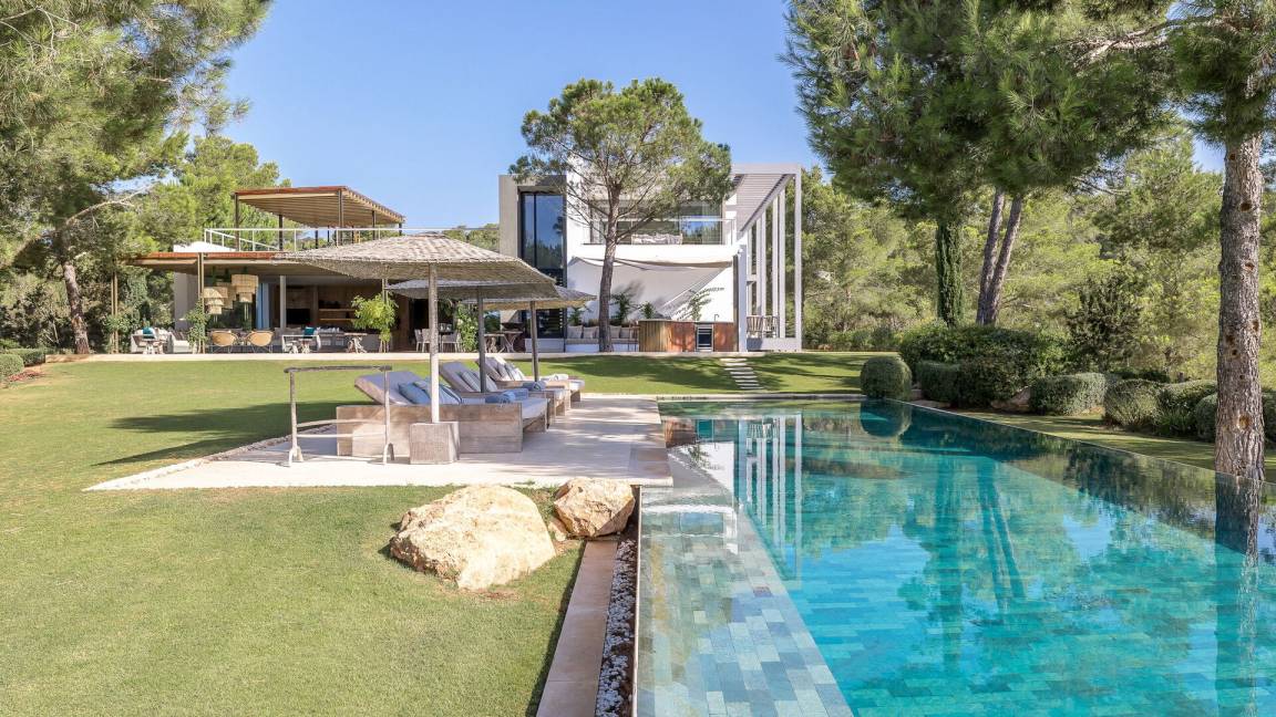 894 M² Villa ∙ 8 Chambres ∙ 16 Personnes - Santa Eulària des Riu