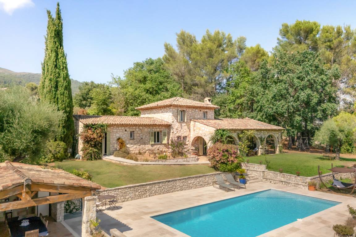 200 M² Villa ∙ 4 Bedrooms ∙ 8 Guests - Vence