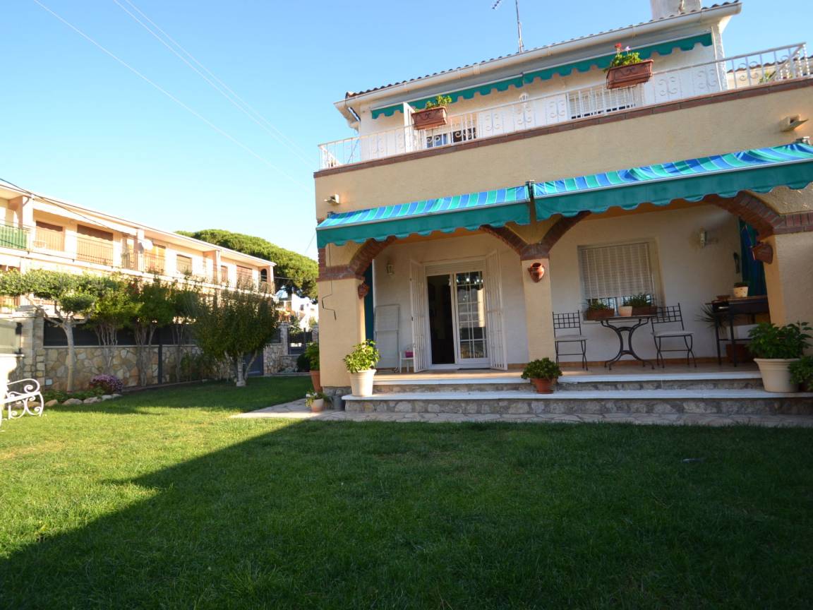 120 M² House ∙ 4 Bedrooms ∙ 7 Guests - Cambrils