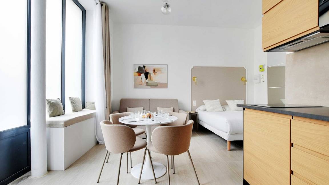28 M² Hotel ∙ 4 Gości - Paryż