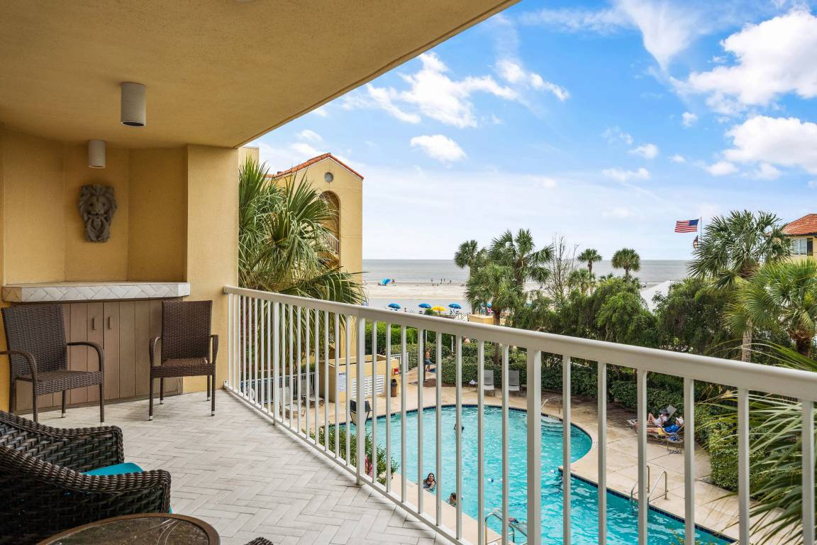 Condo ∙ 2 Bedrooms ∙ 4 Guests - Brunswick, GA