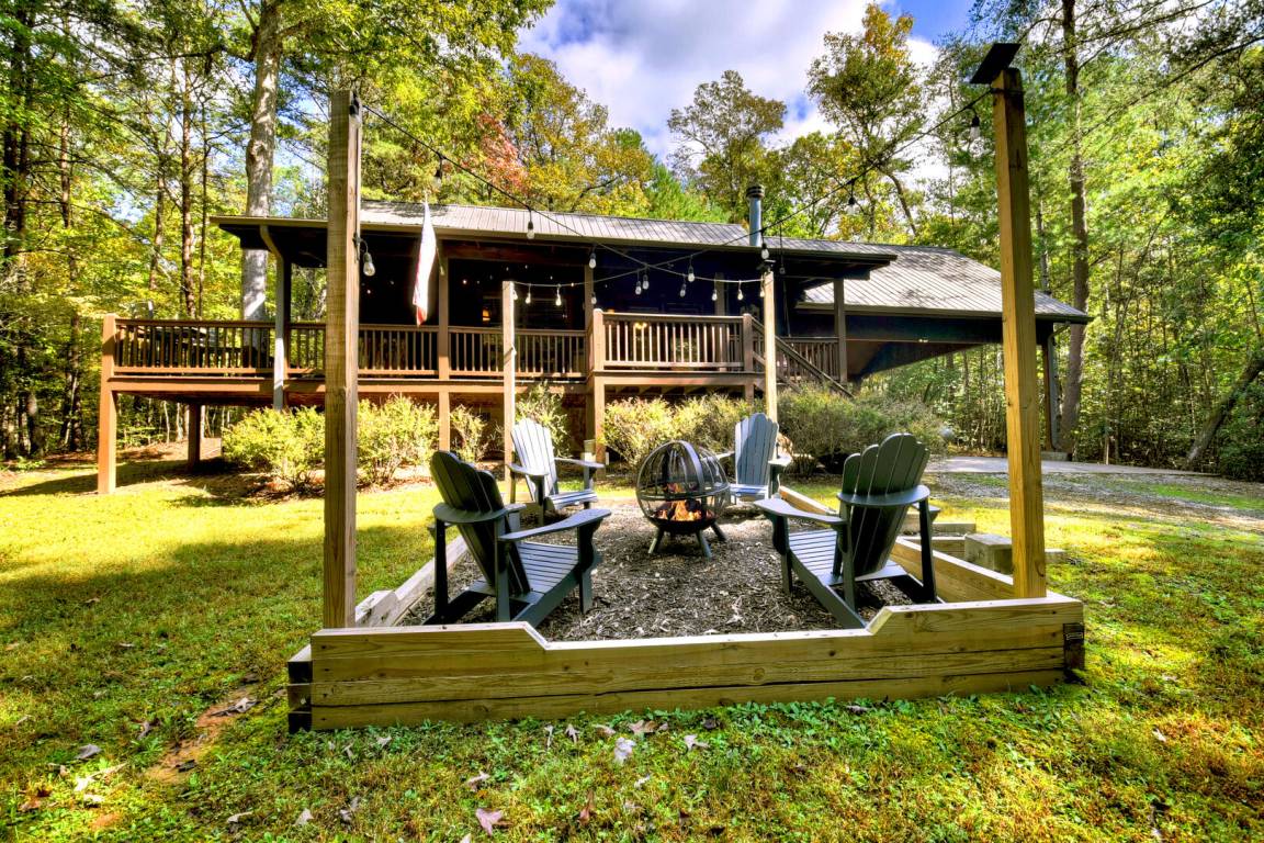 Cabin ∙ 2 Bedrooms ∙ 4 Guests - Mineral Bluff, GA
