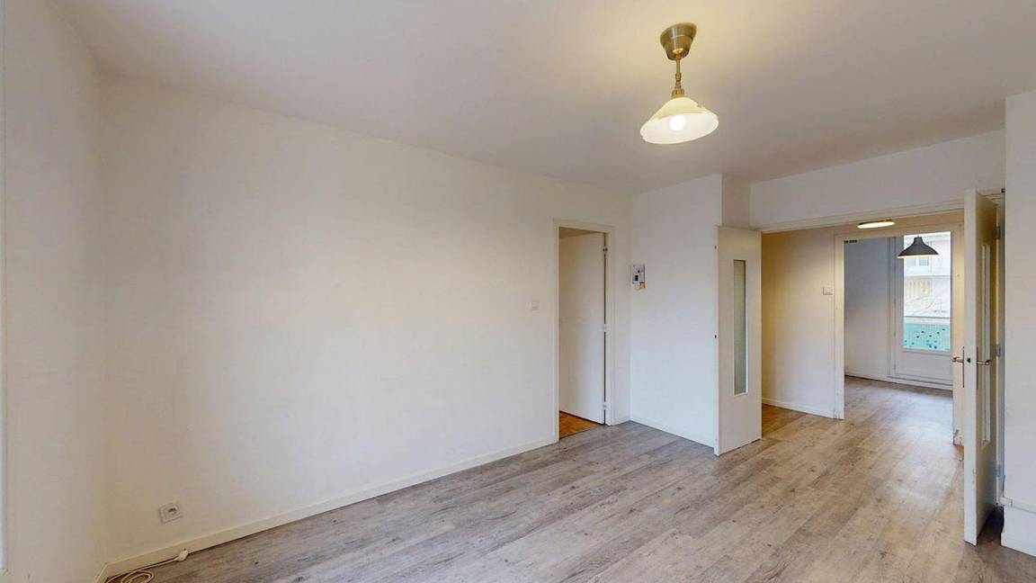 69 M² Apartamento ∙ 3 Habitaciones ∙ 3 Huéspedes - Grenoble