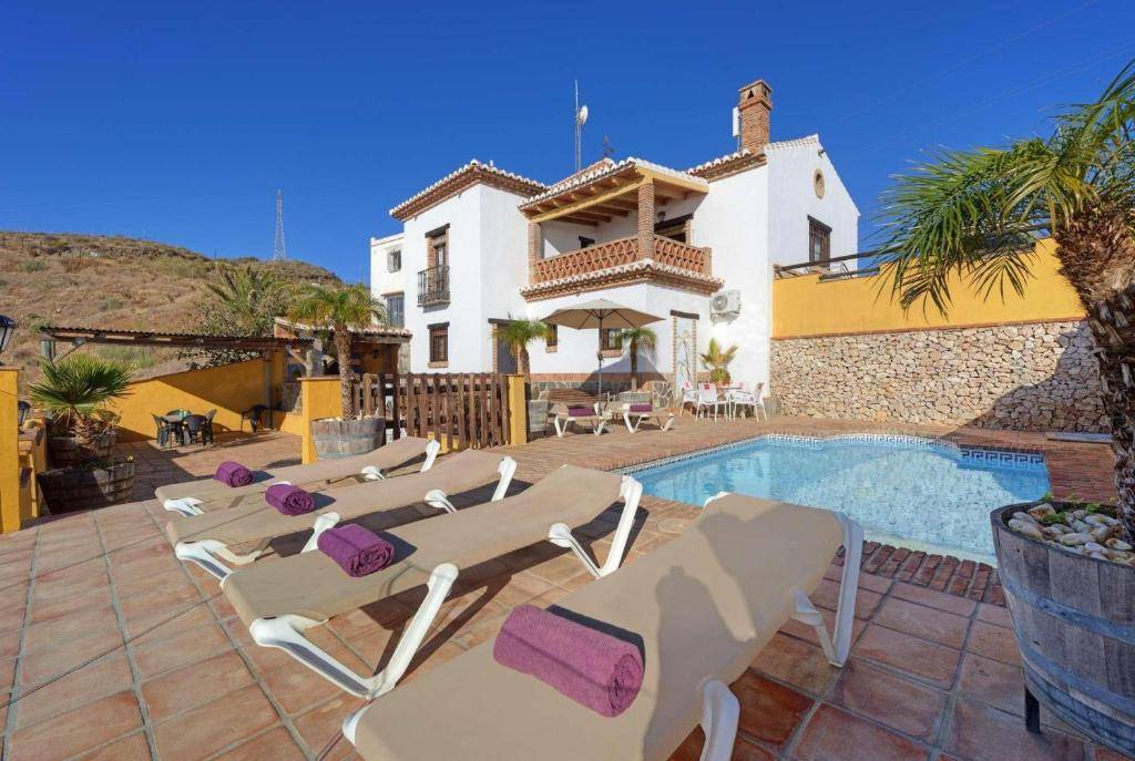 240 M² Villa ∙ 4 Bedrooms ∙ 8 Guests - Frigiliana