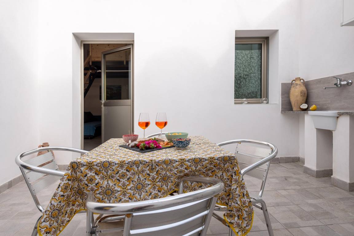 70 M² Ferienhaus ∙ 1 Schlafzimmer ∙ 4 Gäste - Menfi