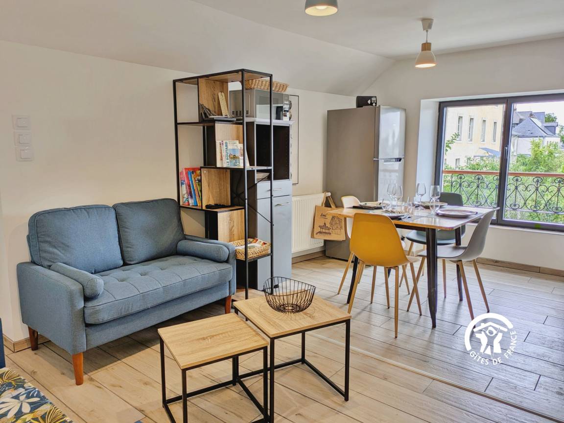 43 M² Appartement ∙ 2 Chambres ∙ 4 Personnes - Laval, France