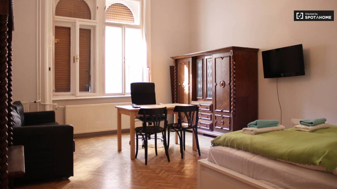 80 M² Apartamento ∙ 3 Quartos ∙ 7 Hóspedes - Budapeste