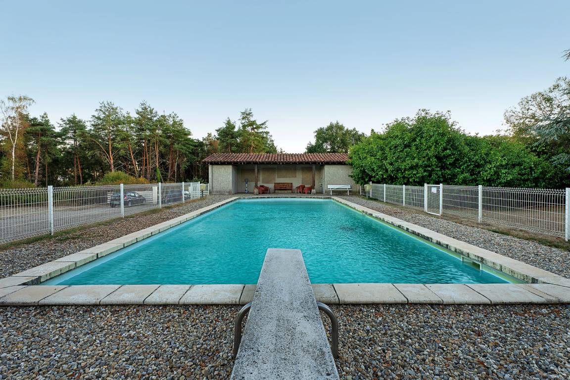 300 M² Cottage ∙ 6 Chambres ∙ 14 Personnes - Feurs
