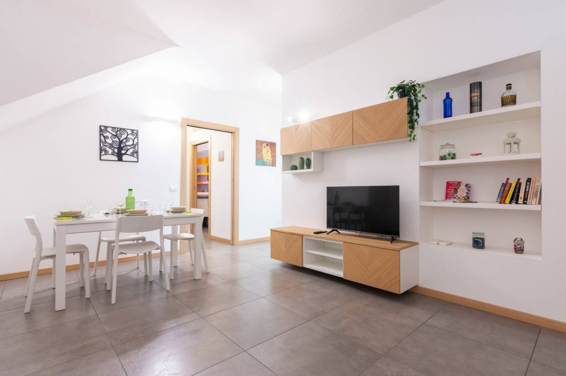 81 M² Apartment ∙ 1 Bedroom ∙ 4 Guests - Monza