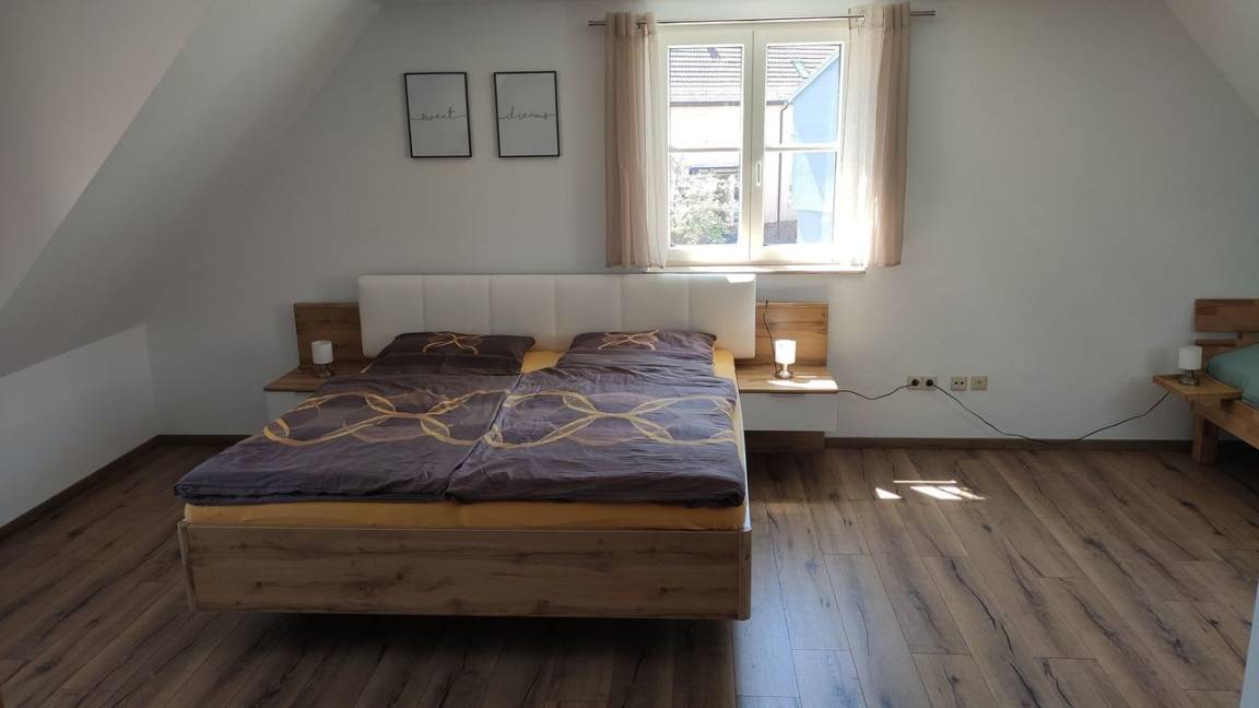 105 M² Ferienwohnung ∙ 2 Schlafzimmer ∙ 5 Gäste - Kirchheim unter Teck