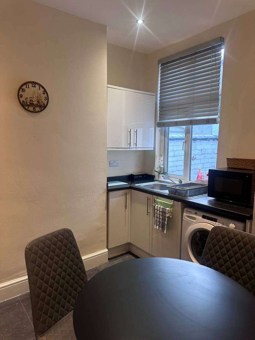 800 M² House ∙ 3 Bedrooms ∙ 4 Guests - Stoke-on-Trent