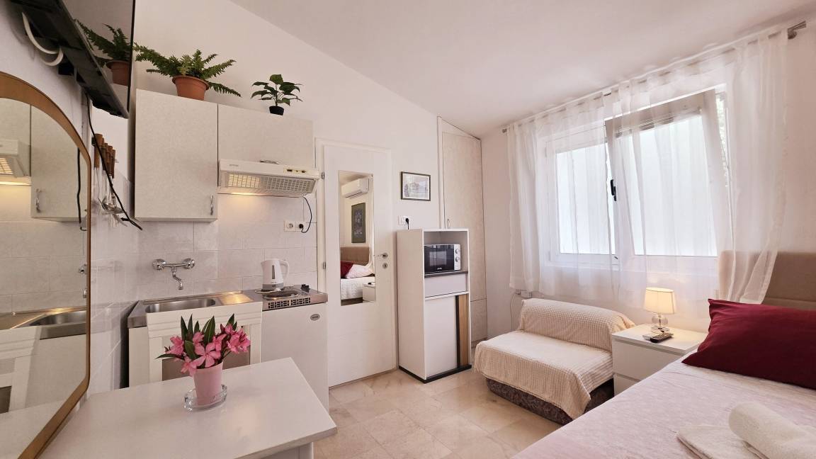 18 M² Apartment ∙ 2 Guests - Brist