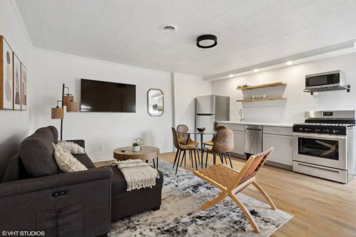 163 M² Apartment ∙ 2 Bedrooms ∙ 6 Guests - Ottawa, IL