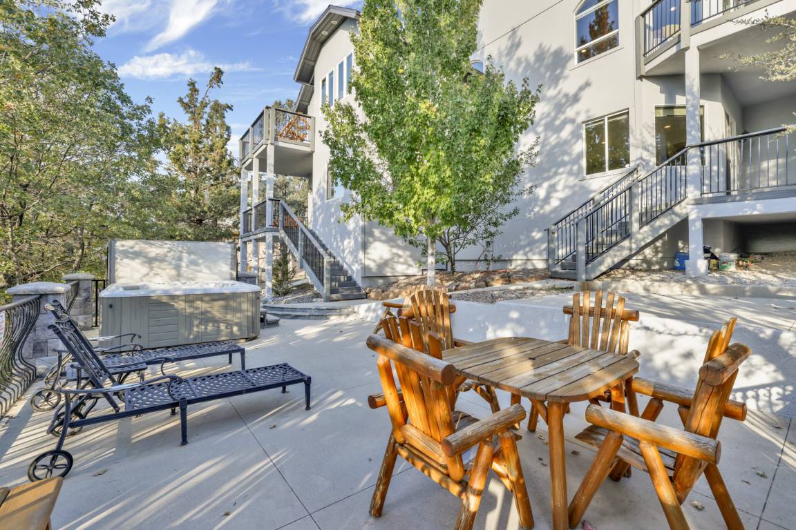 487 M² Cabin ∙ 5 Bedrooms ∙ 12 Guests - Big Bear Lake, CA