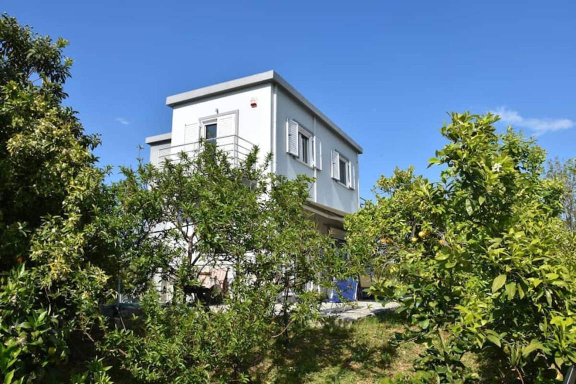 117 M² House ∙ 4 Bedrooms ∙ 7 Guests - Эйон