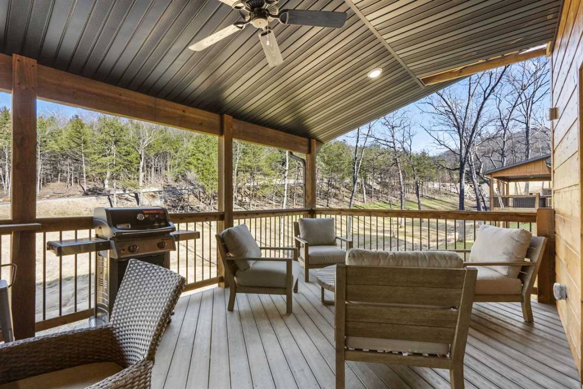 Cabin ∙ 4 Bedrooms ∙ 9 Guests - Ridgedale, MO