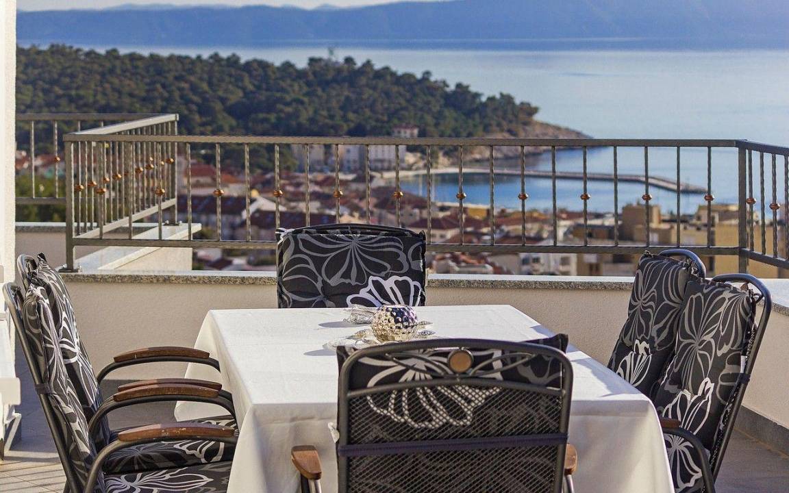 130 M² Apartment ∙ 3 Bedrooms ∙ 6 Guests - Makarska