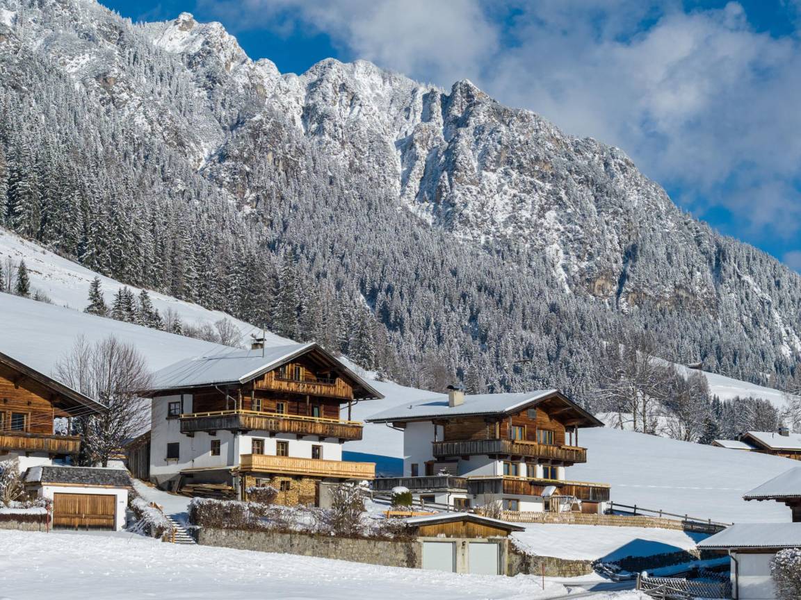 150 M² Chalet ∙ 4 Bedrooms ∙ 12 Guests - Alpbach