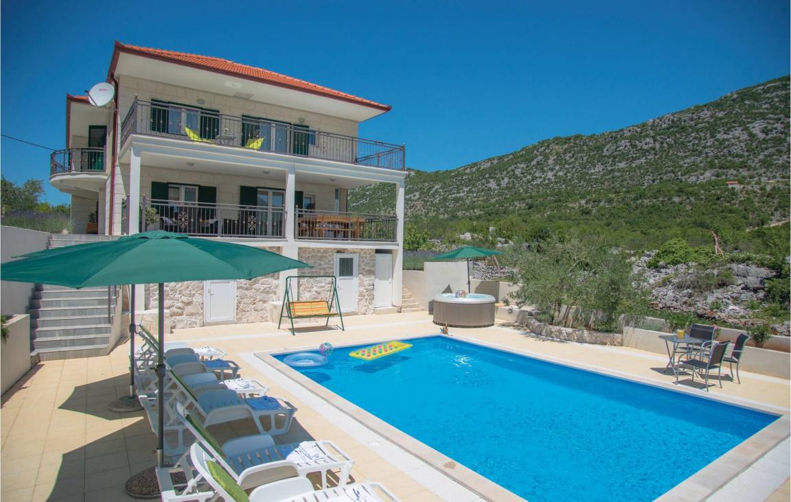 200 M² Huis ∙ 5 Slaapkamers ∙ 10 Gasten - Baška Voda